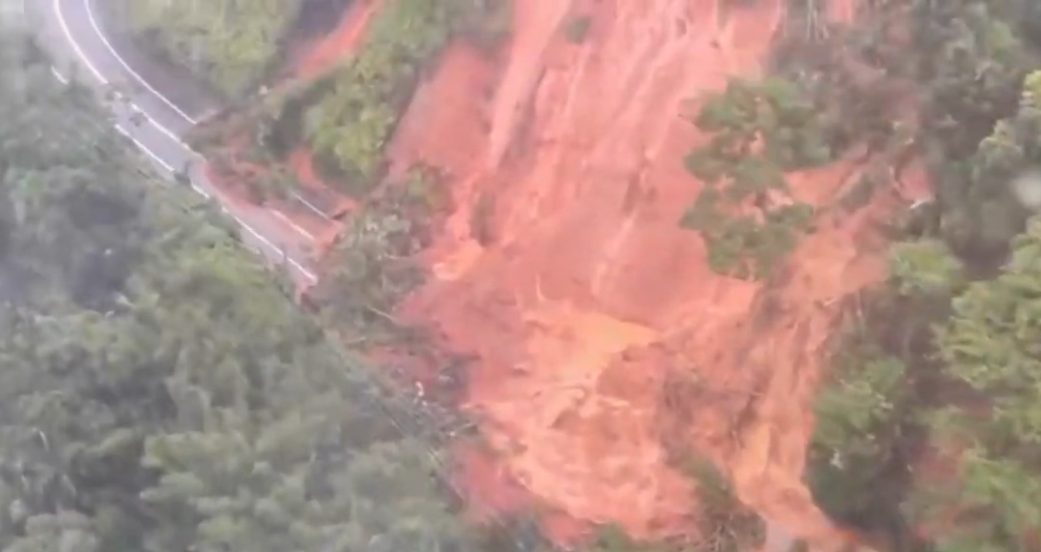 VÍDEO: Imagens do deslizamento de terra na Rio-Santos em São Sebastião ...